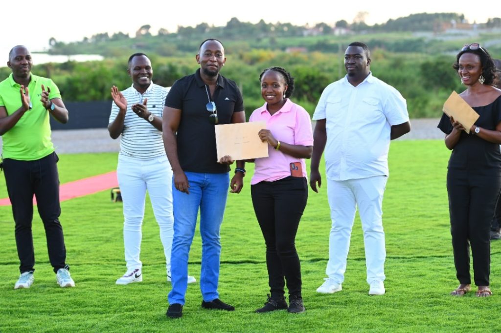 Prophet Elvis Mbonye Throws Lavish End of Year Bash for the Remnants ...